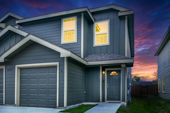 Little Oasis On Eddie Way - Green Acres Golf and Games - San Antonio