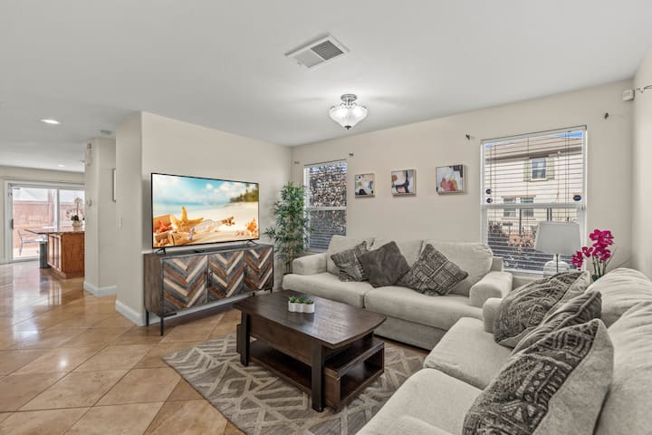 Peaceful House Next To The Park - Close To Airport - Sacramento, CA