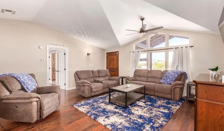 Spacious Home With Heated Pool! - Phoenix, AZ