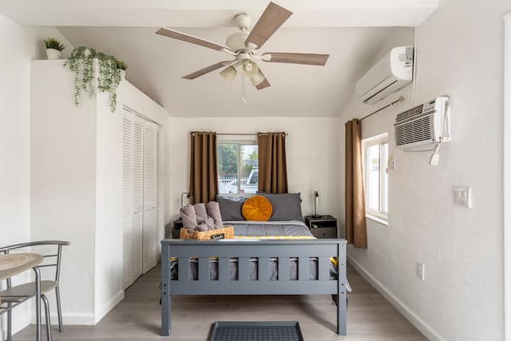 Welcome To Our Comfy Getaway Studio In Miami - Hialeah, FL