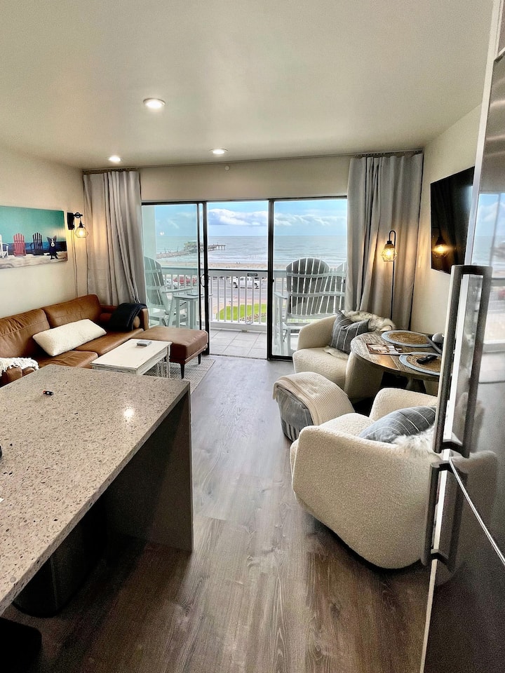 Beachfront Custom 1/1 Top Floor 2 Pools Spa Shower - Tiki Island, TX