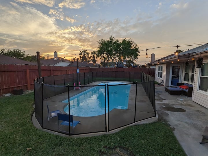 Howdy Holiday: Blissful Heated Pool Retreat - Corpus Christi, TX