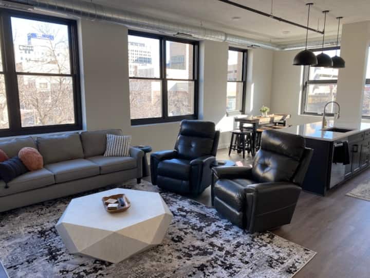 Upscale Condo In Downtown Lincoln - Lincoln, NE
