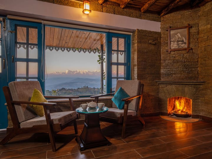 Luxurious Mountain Villa Overlooking Himalayas - Mukteshwar