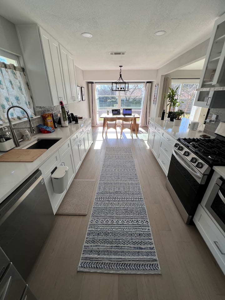 Clean And Cozy Home (With Chickens) - United States