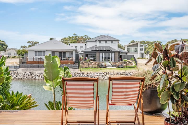 Lazy Days At Lake Dayz - Victor Harbor