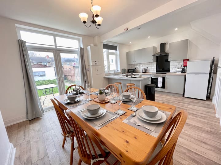 Portsmouth Charm: Stylish 3-bedroom Getaway - Portsmouth
