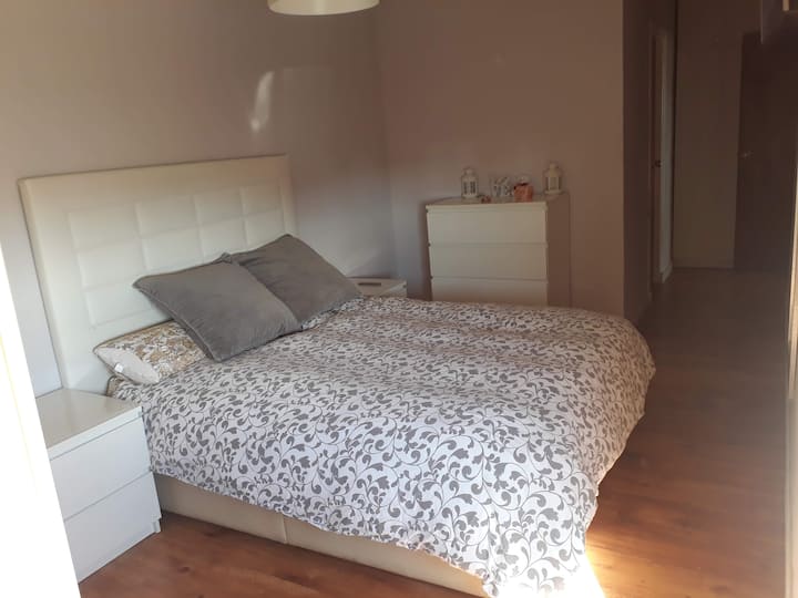 Habitación Con Baño En Suite Y Piscina - Alicante