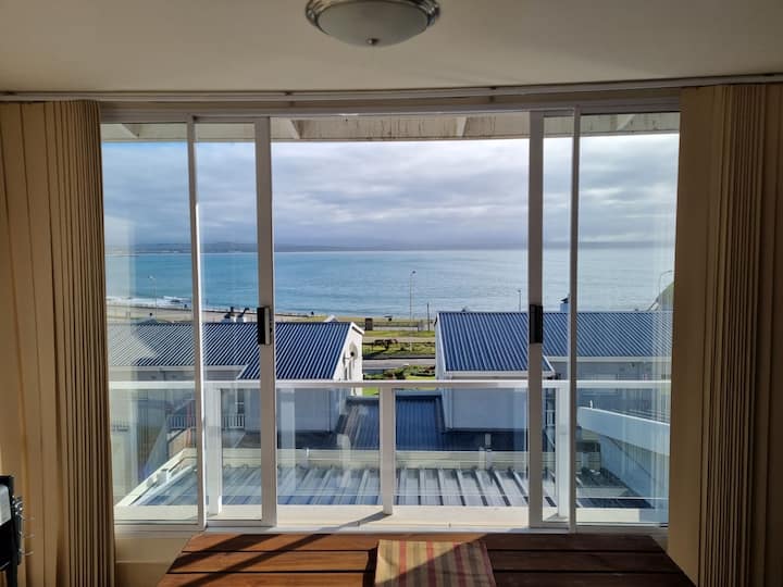 Seevoetjies - Modern Apartment - Mossel Bay