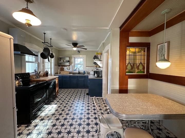 5bd Restored Emerywood Colonial - High Point, NC