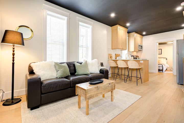 The Otis 𓅬 On Victoria Park - 2 Bed | 1 Bath - Kitchener