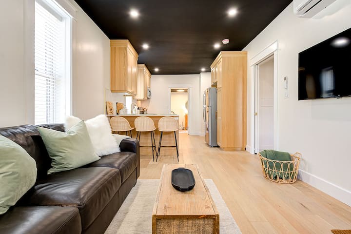 The Otis 𓅬 On Victoria Park - 2bed | 1 Bath - Kitchener