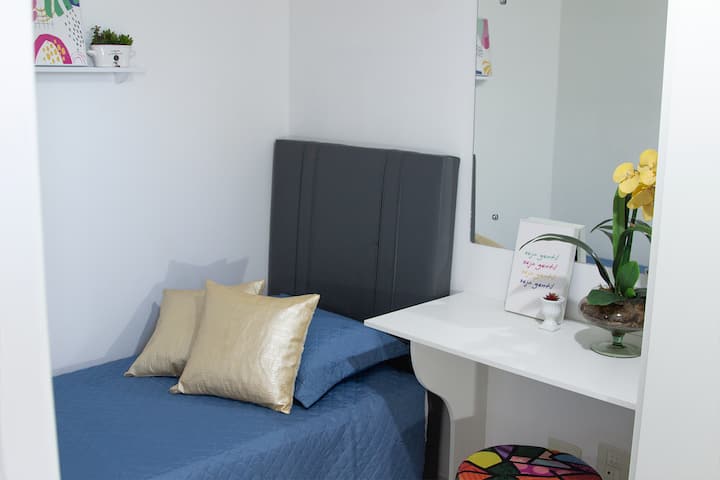 Excelente Apartamento Com Ar Condicionado  Zona 07 - Maringá