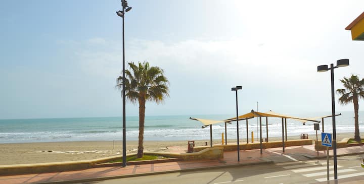 Fuengirola. Primera Línea De Playa. 2 Dormitorios. - Fuengirola