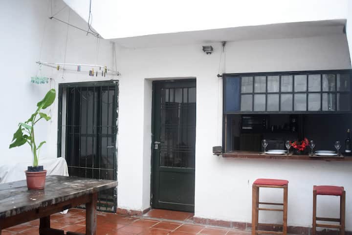 Cálida Y Cómoda  Habitación Con  Patio Luz Wifi - Argentina