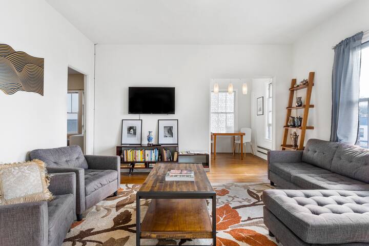 Top Floor 1 Bedroom Apartment - Berkeley, CA