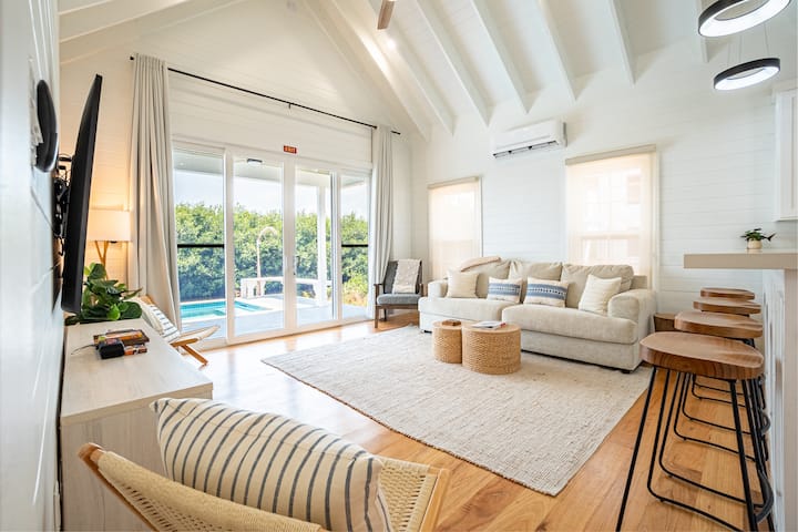 Casa De Luz & The Pool Club @ Mahogany Bay! - Belize