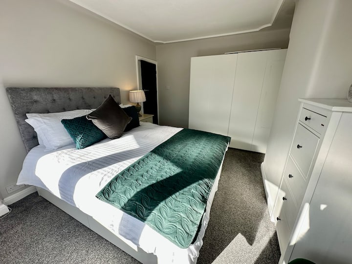 Stylish 3 Br Home In Sale, Mcr - Altrincham