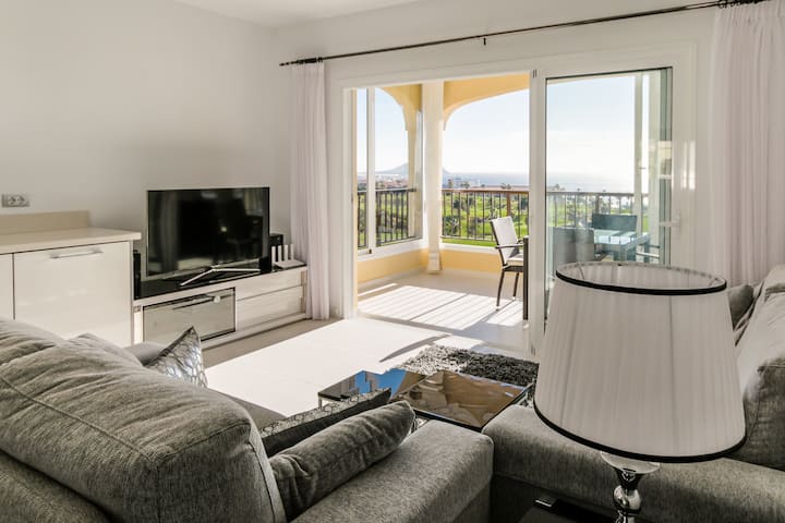 Golf View Apartment - Stunning Ocean View - San Miguel de Abona