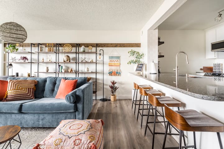 Modern Fremont Oasis W/ Lake, City & Mountain View - Seattle, WA