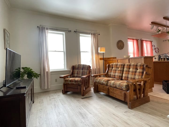 Cozy 3 Bed Apartment - Butte, MT
