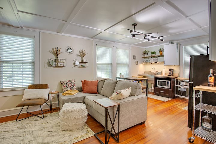 Luxury Oasis Near Fsu W/king Bed - Tallahassee, FL