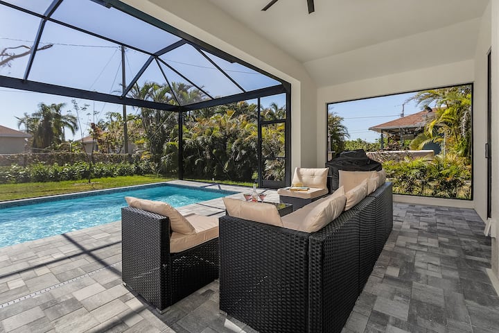 Tranquil Escape*modern Pool Home - Cape Coral, FL