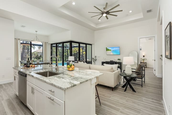 Tranquil Escape*modern Pool Home - Cape Coral, FL