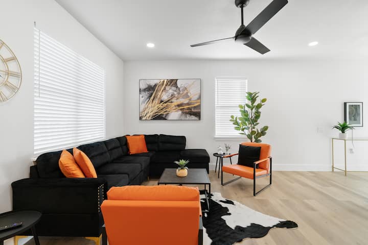 Colorful & Spacious ~ 5* Location ~ 5m Downtown - Austin