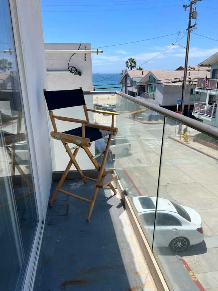 The Relaxed Surfer - El Segundo, CA