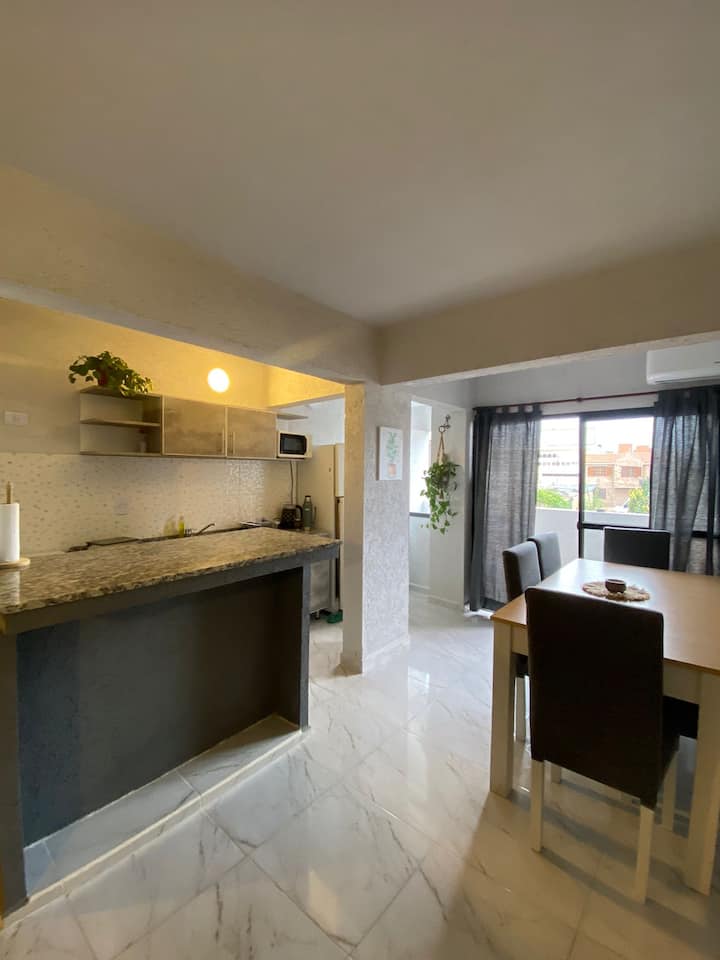 Amplio Dpto. En Villa Carlos Paz, Ubicación Ideal. - Villa Carlos Paz