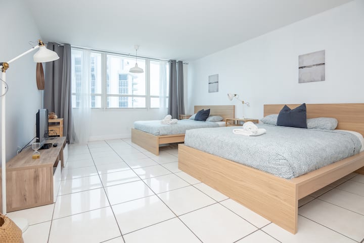 Oceanfront Resort City Bay View Free Parking - Miami Beach, FL