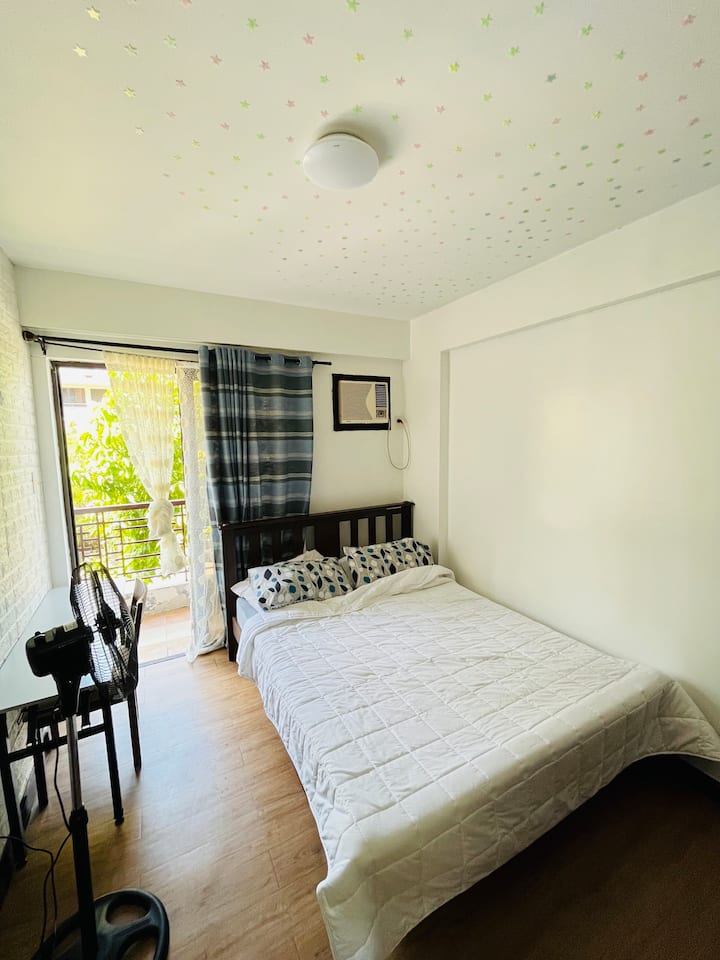 2 Br Condo In Redwoods Fairview Qc W/ Free Parking - Quezon City