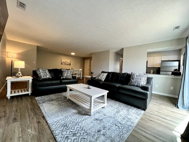 Large 4 Bedroom Condo Units With Free Laundry. - Carlisle, OH