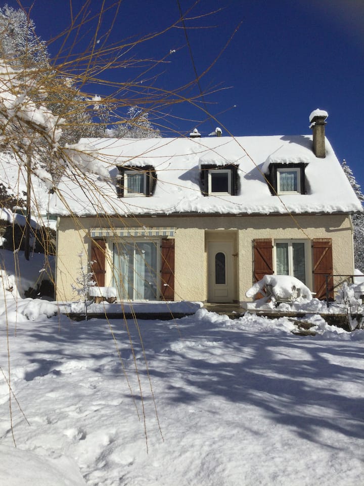 Maison Individuelle, Terrasse Et Jardin Clos . - Cauterets