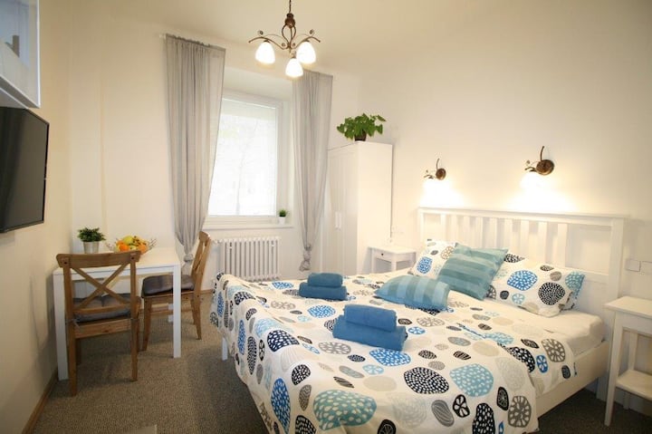 Oasis In A Residential Neighborhood!farmersmarket! - Prága