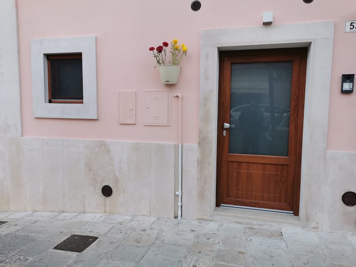 Appartamento Al Piano Terra Nel Centro Di Monopoli - Monopoli