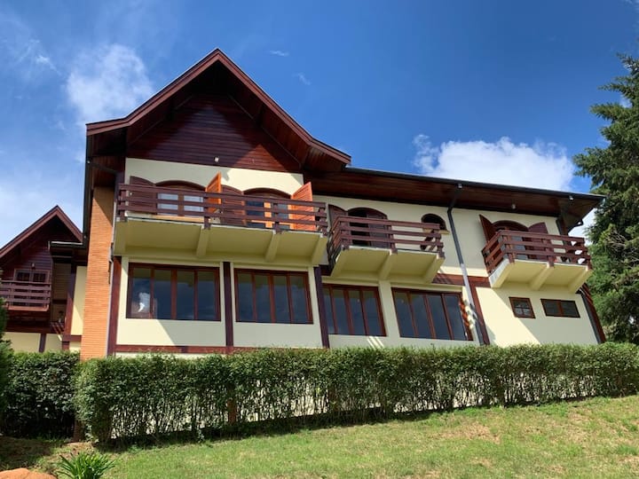 Casa P/ 15 Pessoas Com Muito Espaço E áRea Externa - Campos do Jordão
