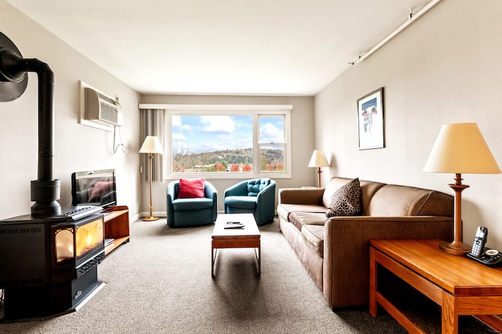 2br Stowe Getaway With Pool & Mountain Views - Stowe, VT
