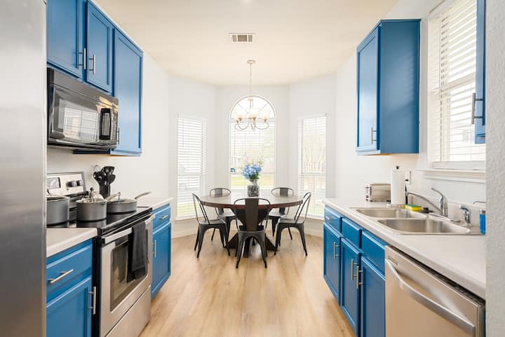 Low Cleaning Fee! Fantastic Location Fam Friendly - Georgetown, TX