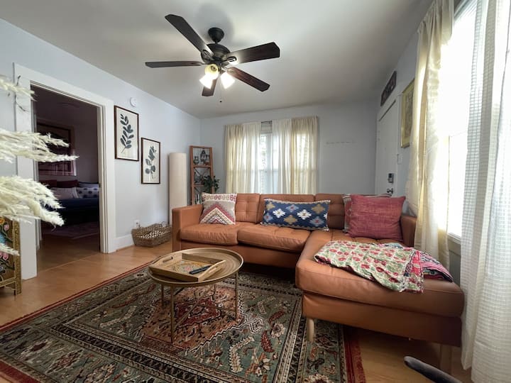 Cozy Peaceful Bungalow - Pasadena, CA