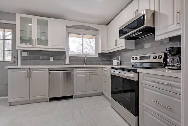 Top Flr 3br Month-long Stays Vibrant Location! - Ottawa