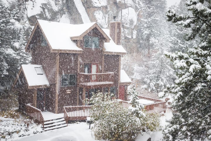 Castle Tower - Cabin With Private Outdoor Hot Tub - Estes Park, CO