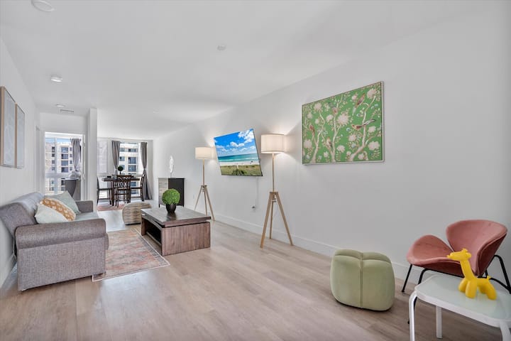 Two Bedrooms With Pool / Walk To Aventura Mall - Aventura