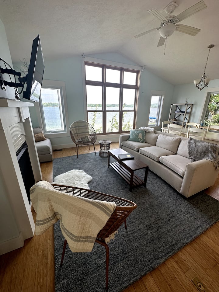 Morning Glory Lake House~ Private, Spacious Escape - Interlochen, MI