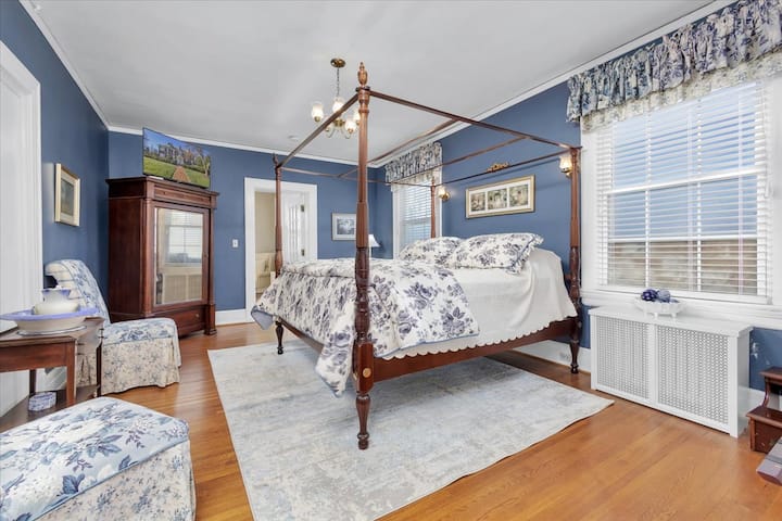 The Maridor - The "Daisy" Room - Roanoke, VA