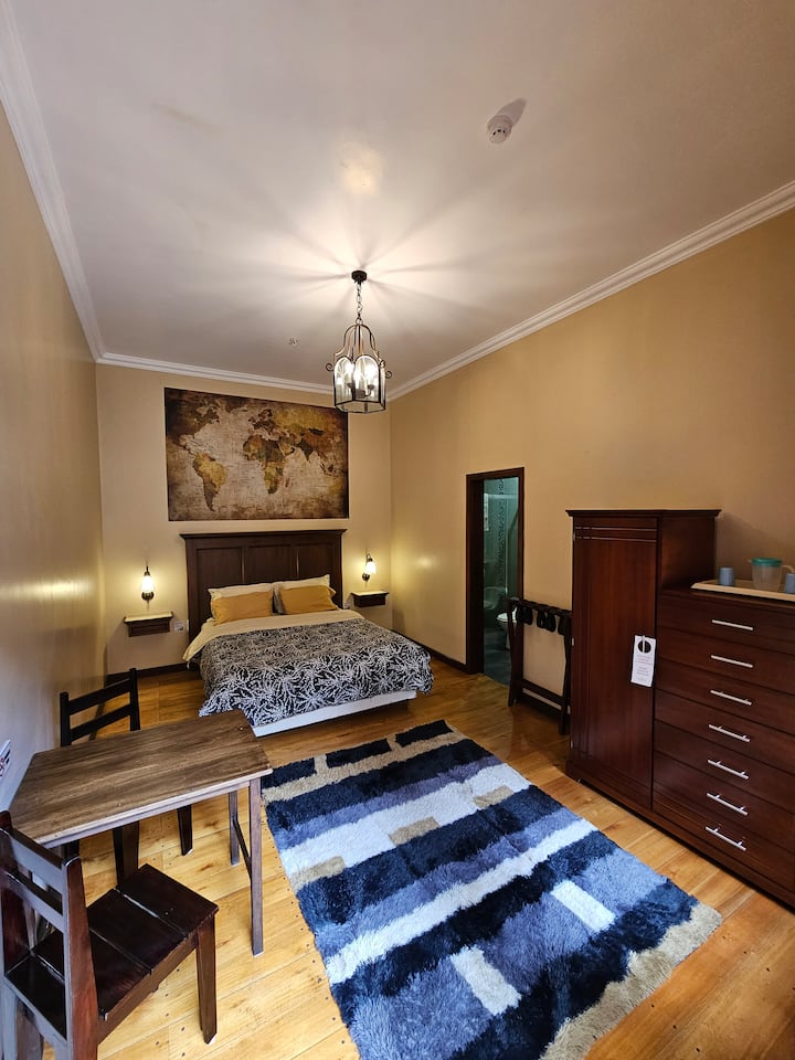 Elegant Fully Restored Historic Oasis In Downtown - Cuenca