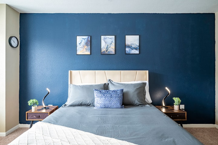 Once In A Blue Room - Med Center | 30+ Day Stays - Houston, TX