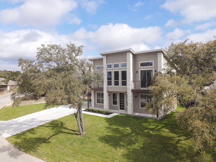 Lake Travis Retreat - Lakeway, TX