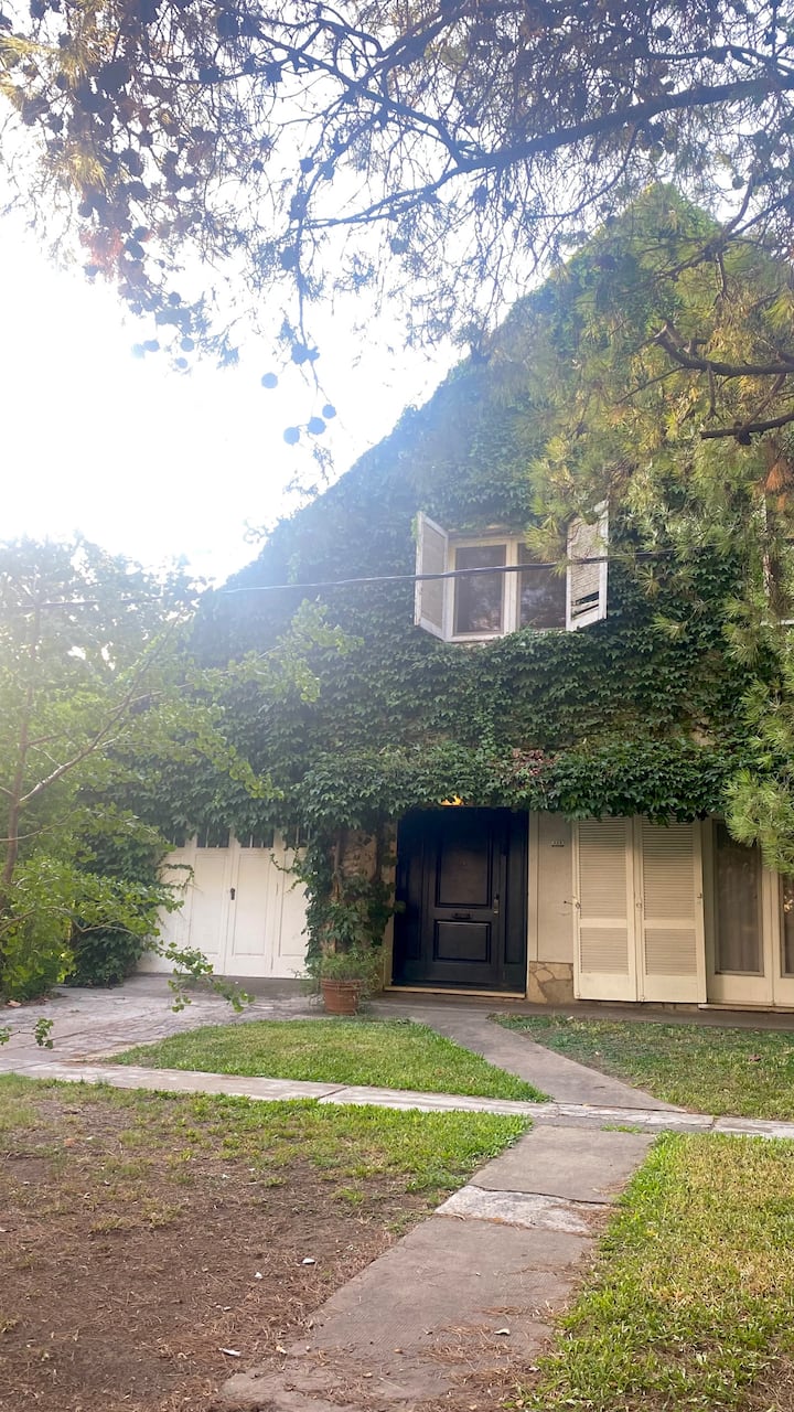 Casa Amplia En Barrio Somisa. - San Nicolás de Los Arroyos